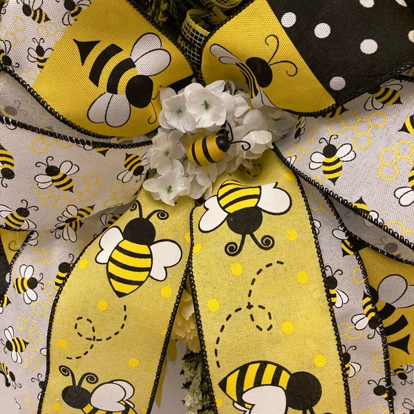 Other | Spring Bee Wreath About 2 Inches Wide | Poshmark